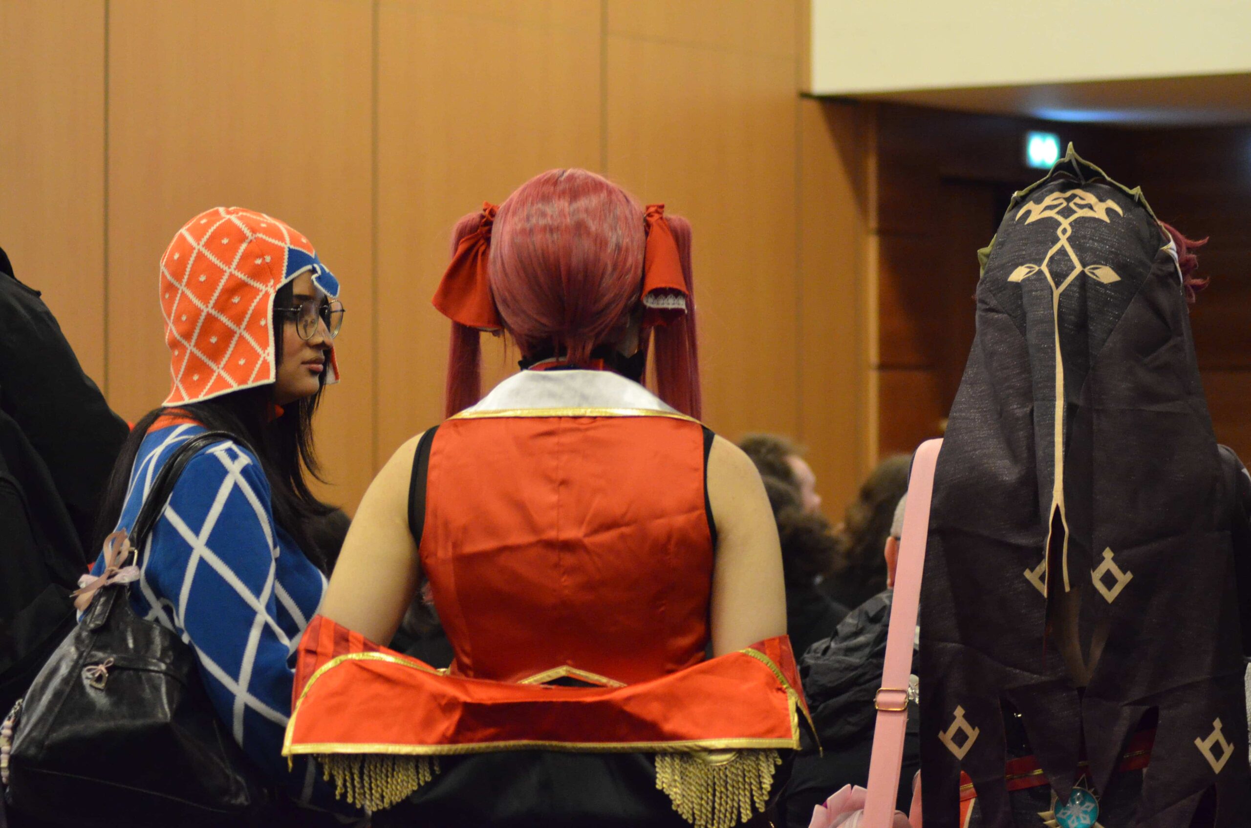 Colonnes Scène activités Public dos – Jonetsu